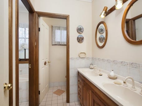 3 way bathroom layout | Main bathroom ideas, Bathroom layout, Small ...